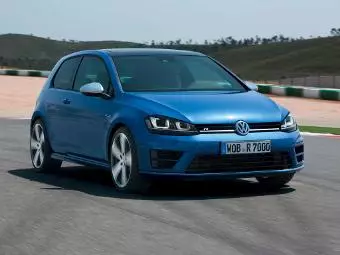 Volkswagen membawa golf 300-kuat ke Rusia 33099_1