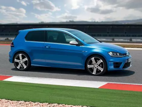 Volkswagen membawa golf 300-kuat ke Rusia 33099_2