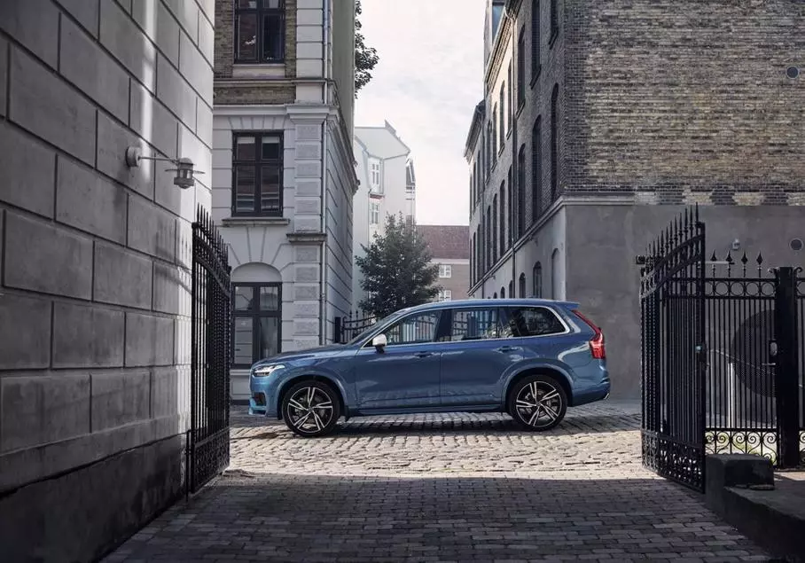 Volvo híbrido XC90 chegou na Rússia 33431_1