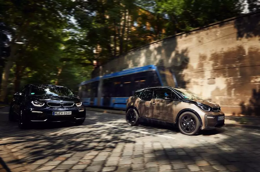 Standing tau mo le umi-laina eletise eletise bmw i3 i Rusia