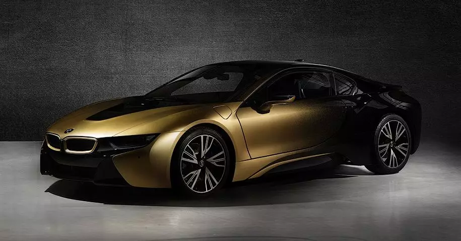 BMW I3 dhe I8 mbuluar 24 karat ari