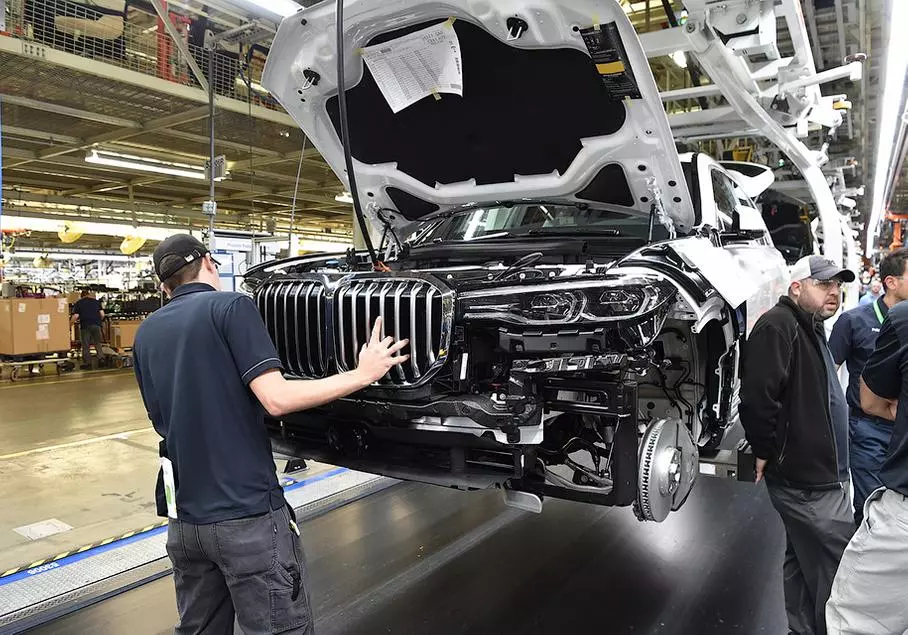 Gwo BMW SUV: Premye foto sou CONVEYOR la 33603_3