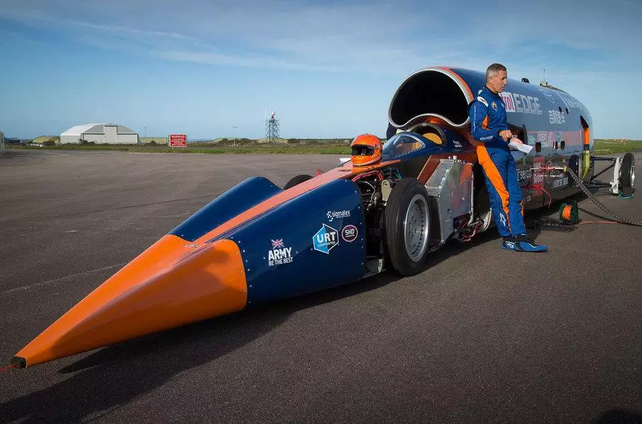 Supersonic car for a speed record sell for the price of the new Ferrari 33669_1