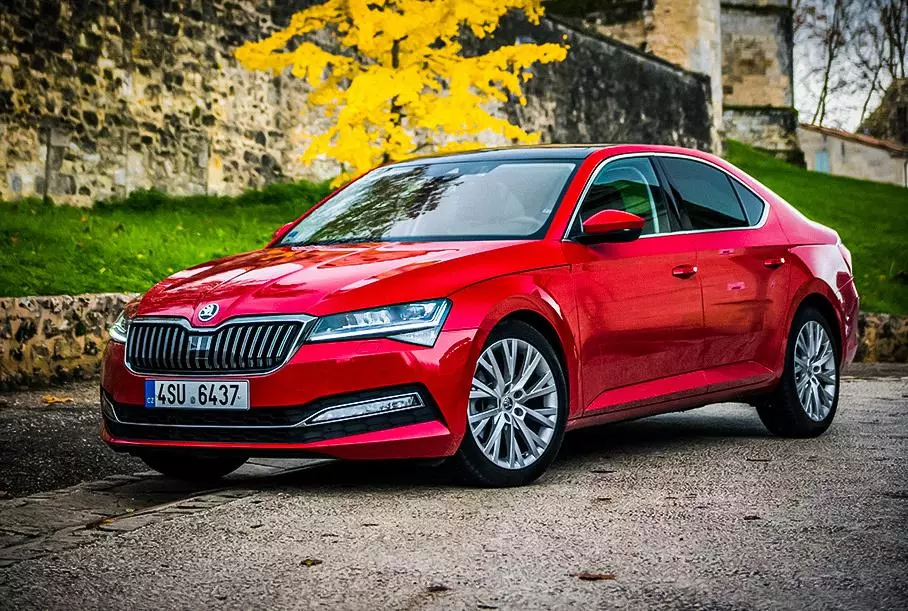 New Skoda Ocauvia ma SuperB alu ese atu ona o le faaletonu i luga o vaalele 33740_2