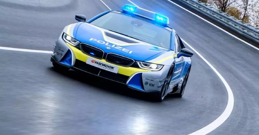 BMW I8 Híbrido tornou-se uma máquina de patrulha