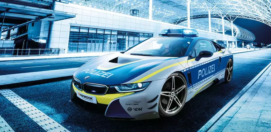 BMW i8 hybrid blev en patrullmaskin 3391_2