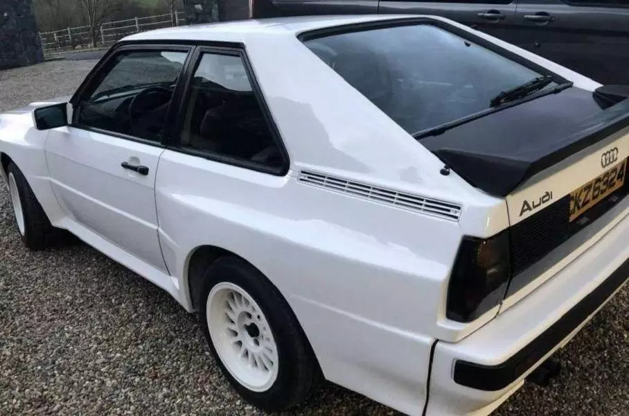 Ang bihirang Audi Sport Quattro na may bahagyang agwat ng mga milya ay tinatayang 60 milyong rubles 34769_1