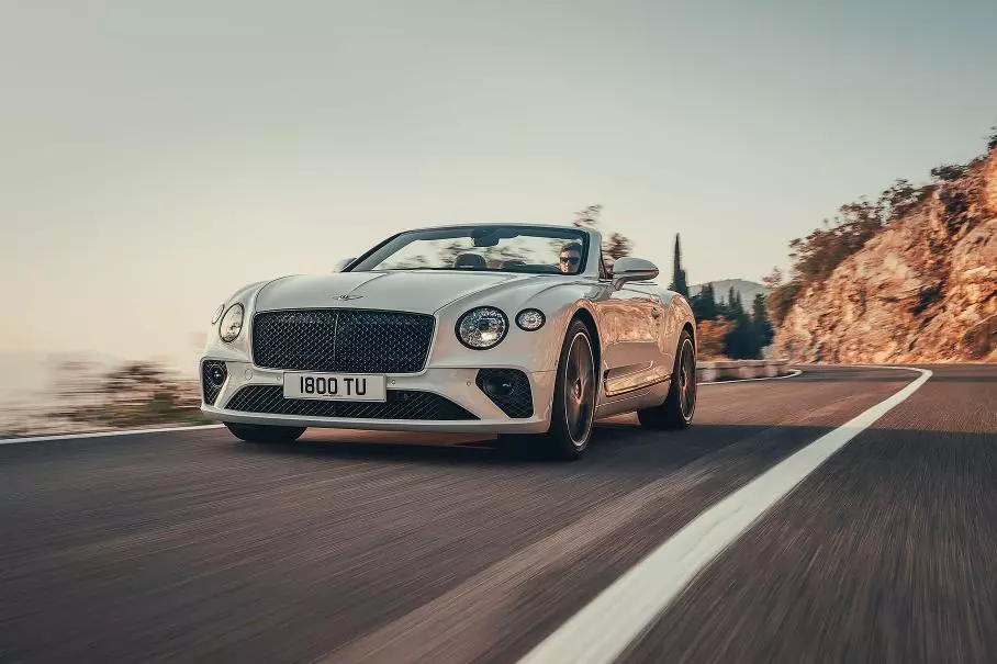 Den neie Bentley Continental GTC conklusiv krut en 