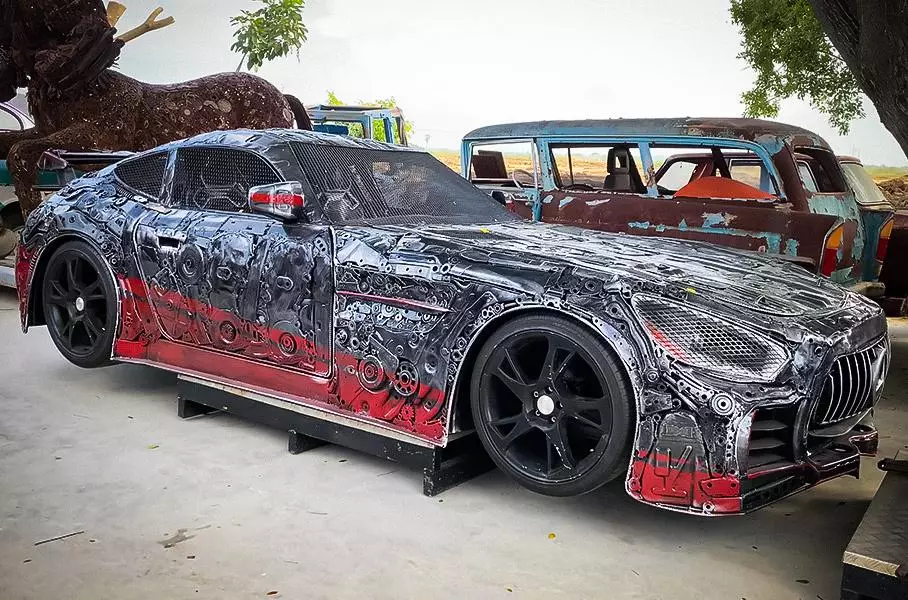 Tan-awa ang Chiron Bugatti, nga hinimo sa metal nga scrap 3534_3