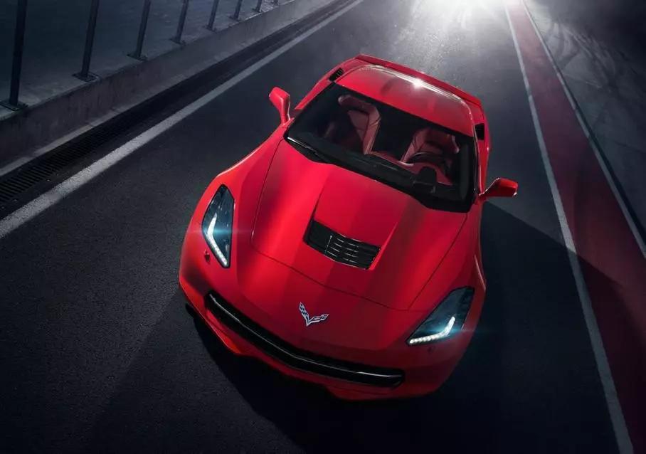 Yeni Chevrolet Corvette: 1000 güclü hibrod və robot 36062_1