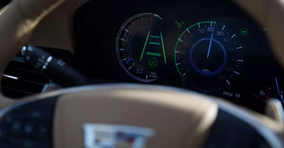 Cadillac Tesla Autopilotu təhdid etdi