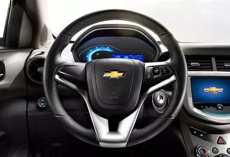 Chevrolet pokazał wnętrze zaktualizowanej Aveo 3825_5