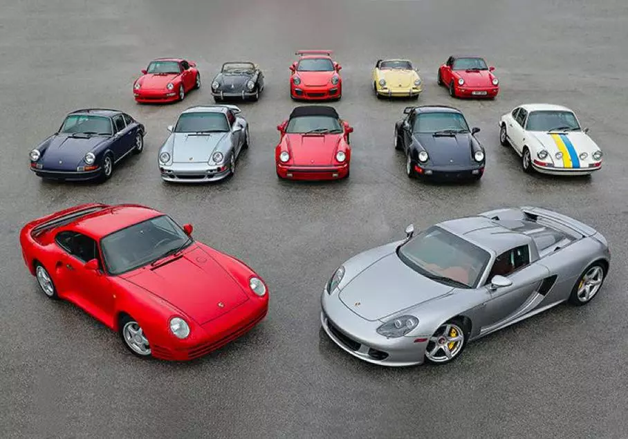 Collection of 12 cult Porsche will be allowed with a hammer 38409_1