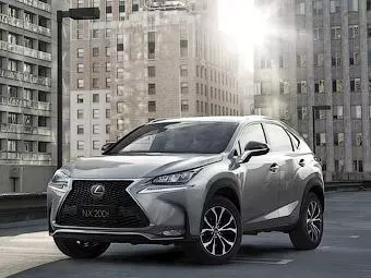 Lexus trouxe um novo modelo para Moscou 38552_1