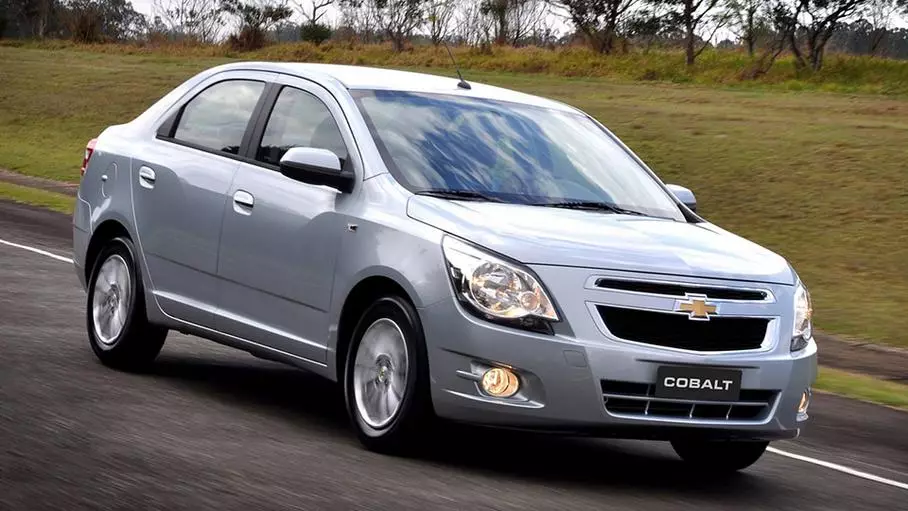 I-Chevrolet ishintshe ngokuphelele ukwakheka kwe-cobalt sedan 3882_2