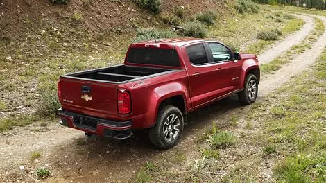 Daşky gurşawy Chevrolet Colorado iň ykdysady almak atly 3906_2