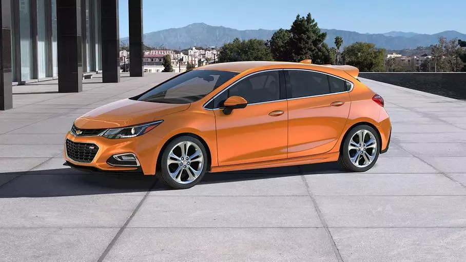 Chevrolet has shown a new Cruze hatchback 3934_1