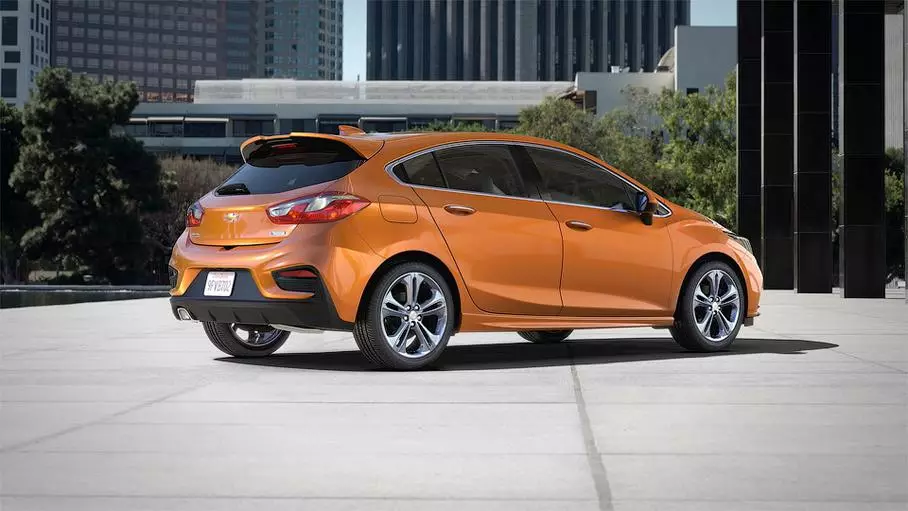 Chevrolet has shown a new Cruze hatchback 3934_3