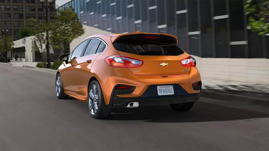 Chevrolet has shown a new Cruze hatchback 3934_4