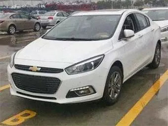 Νέο Chevrolet Cruze φωτογραφήθηκε χωρίς καμουφλάζ