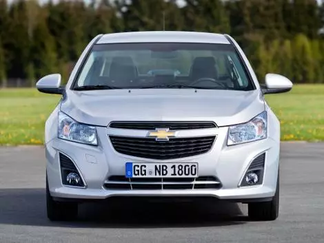 Νέο Chevrolet Cruze φωτογραφήθηκε χωρίς καμουφλάζ 3944_3