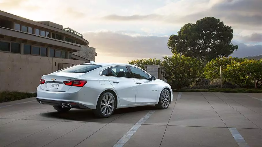 El sedan de Chevrolet Malibu s'ha convertit en 140 quilograms més fàcil 3970_2