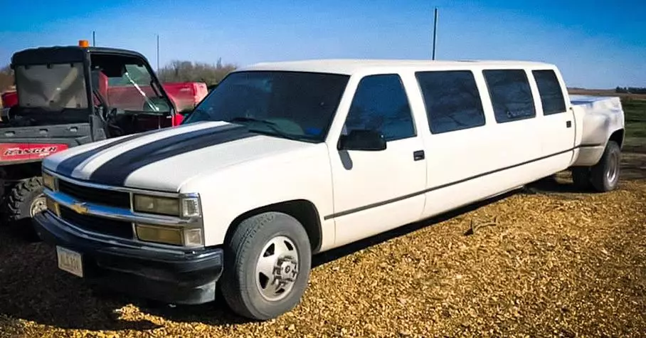 အဆိုပါ Chevrolet Picap အပေါ်ပါတီများအဘို့အ Off-Road Limousine ကိုကြည့်ပါ