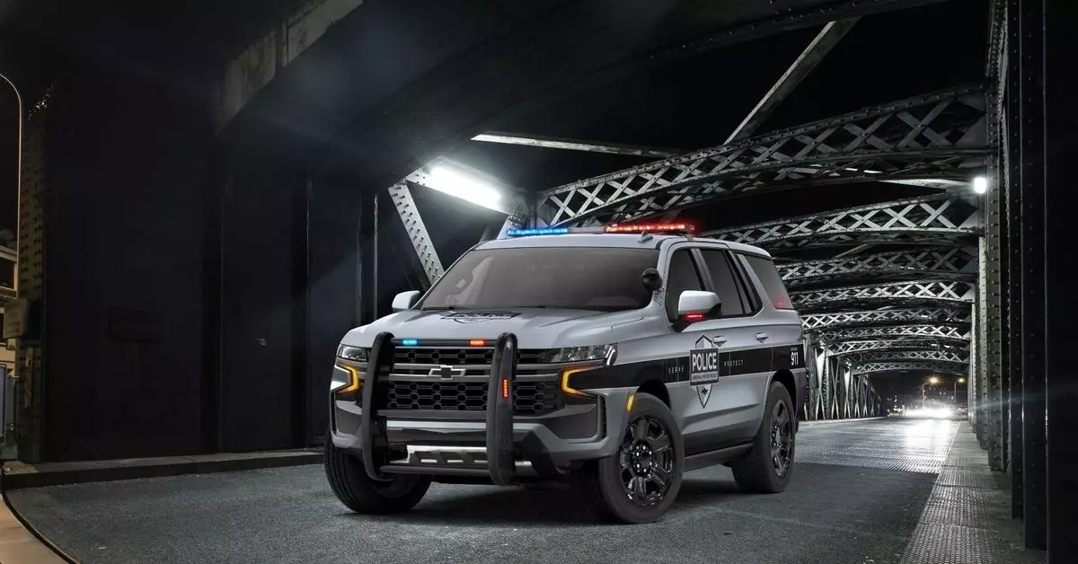 Chevrolet Tahoe se transformou em um interceptor policial