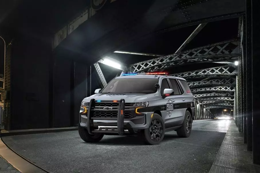 Chevrolet Tahoe sa transformat într-un interceptor de poliție 4043_1