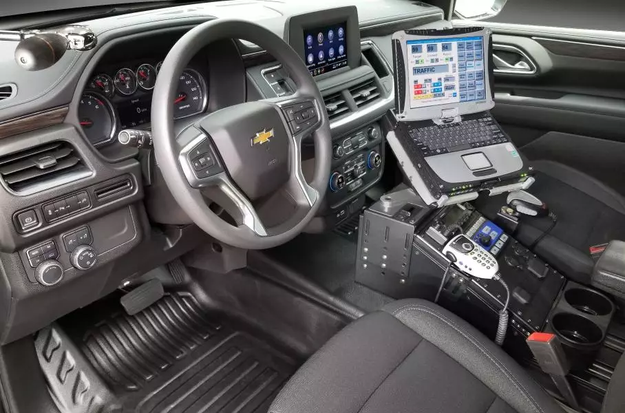 Chevrolet Tahoe berubah menjadi pemintas polis 4043_2