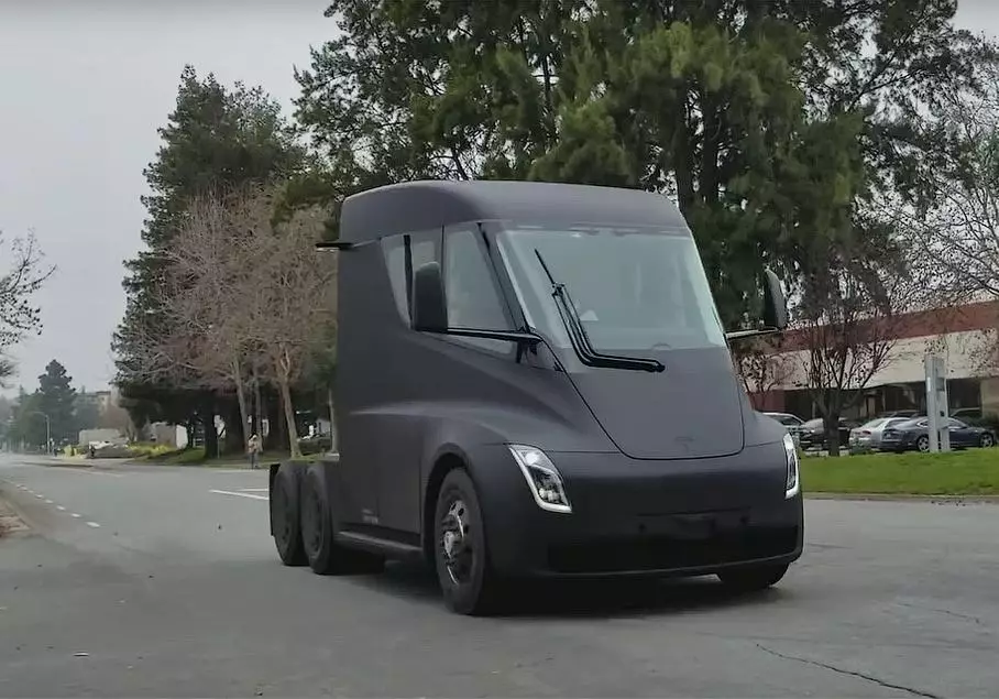 Video: Tesla Truck körde på vägen 40482_1