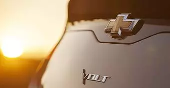 Chevrolet đã nói về việc điền kỹ thuật của người kế thừa của Volt Hybrid