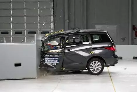 Four cars failed american crash test 4077_2