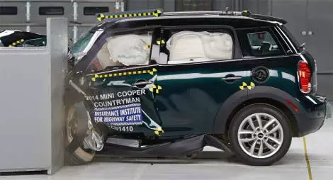 Four cars failed american crash test 4077_3