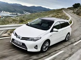 Inqola yavela emndenini weToyota Auris 40781_1