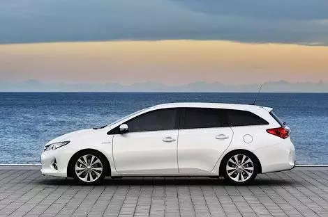 A Wagon muncul dalam keluarga Toyota Auris 40781_2