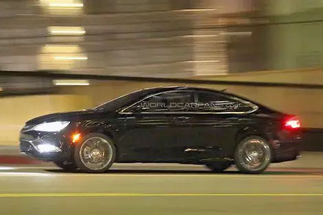 Chrysler 200 new generation photographed without camouflage 4103_5