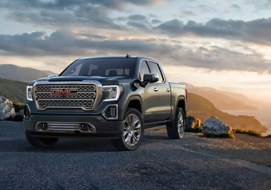 Пікап GMC Sierra першим в сегменті оснастили карбоновим багажником 41184_1