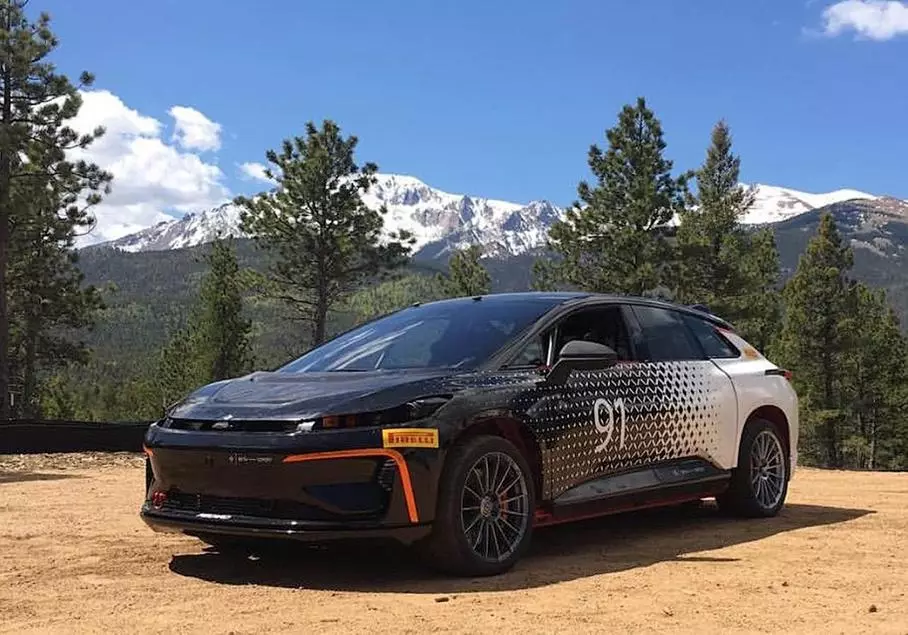 Електрокроссовер Faraday Future візьме участь в гонці на горі Пайкс Пік 41672_1