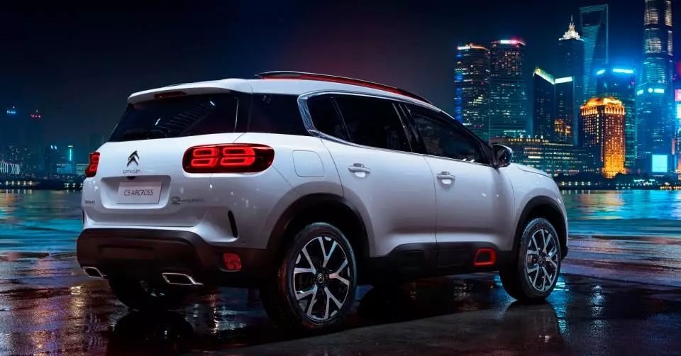 Citroen mengeluarkan "crossover untuk orang"