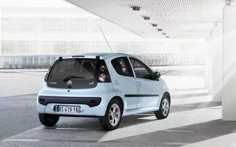 Les mises à jour Citroen C1 et Peugeot 107 sont présentées. 4196_3