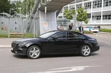 Mise à jour Mercedes-Benz CLS photographié avec un camouflage minimum 41980_2