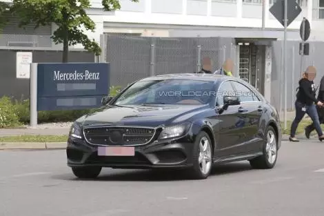 Mise à jour Mercedes-Benz CLS photographié avec un camouflage minimum 41980_4