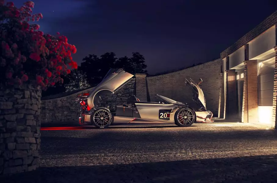 Pagani introduċa s-supercar 