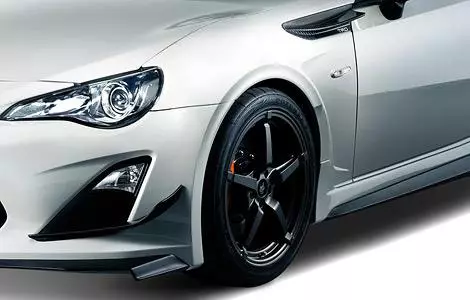 តូយ៉ូតាបានធ្វើកំណែបទរបស់ GT86 Coupe 42486_3