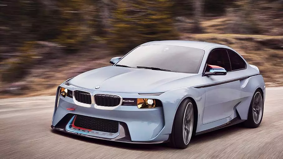 I-BMW prototype enikezelwe kwimodeli yokuqala yomkhiqizo ngenjini ye-turbo 42494_4