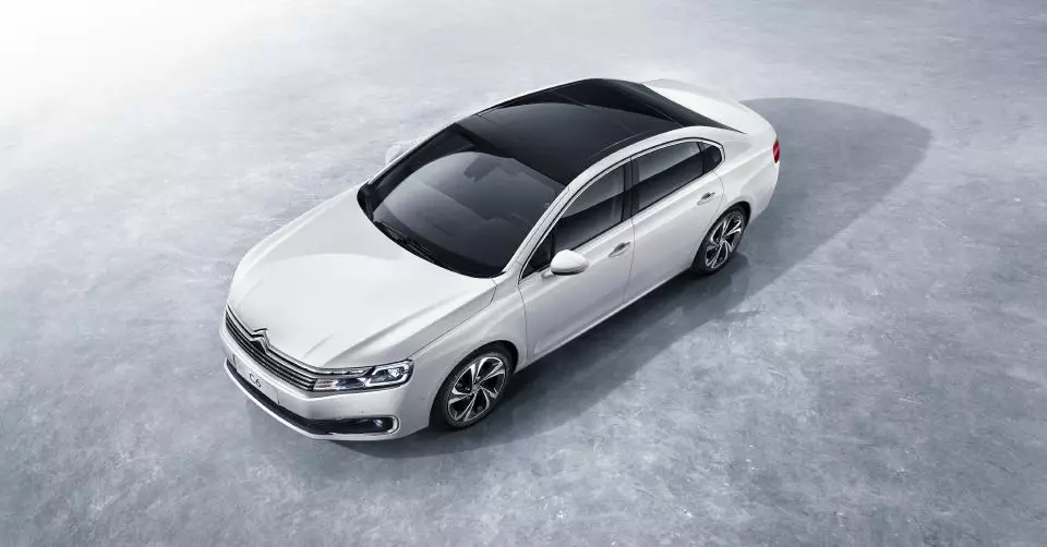 "Citroen" دوبارہ پرچم بردار Sedan C6