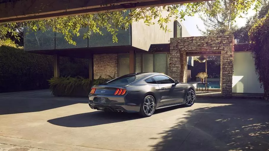 Ford Mustang te resevwa yon dizyèm 