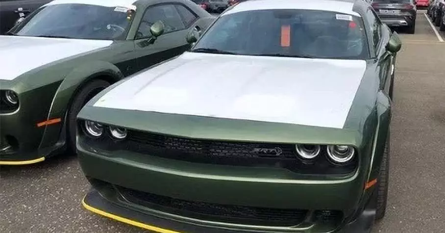 808 síly a 3,6 sekundy na "stovky": Jeden z nejmocnějších Dodge Challenger se prodává v Rusku