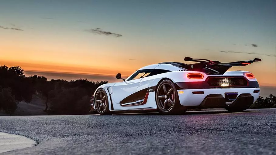 Zazpi koenigsegg One: 1 10 milioi dolar erosi zituen 43795_1